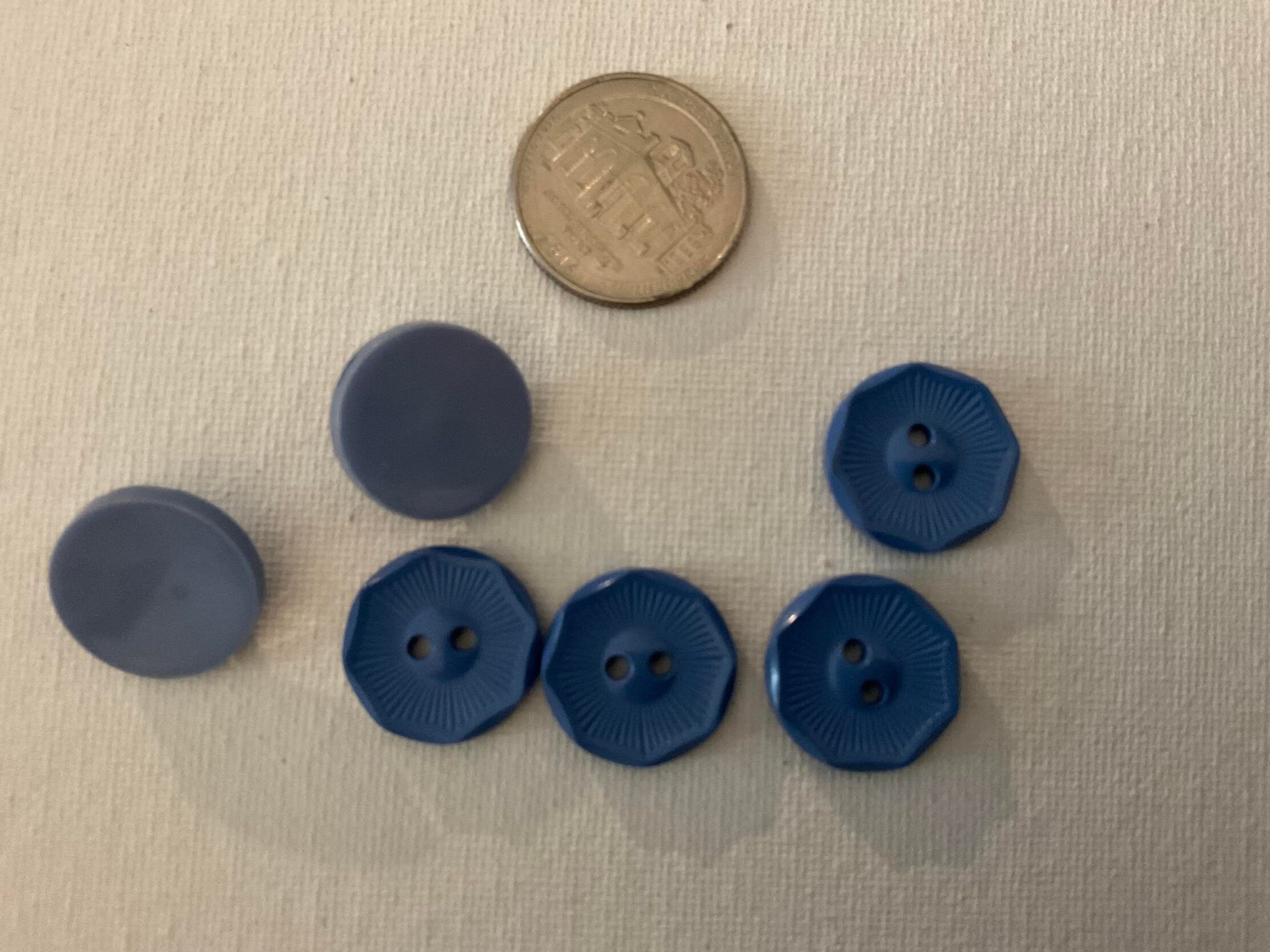 4 Vintage Periwinkle Plastic Buttons Geometric Design 2 Light - Etsy