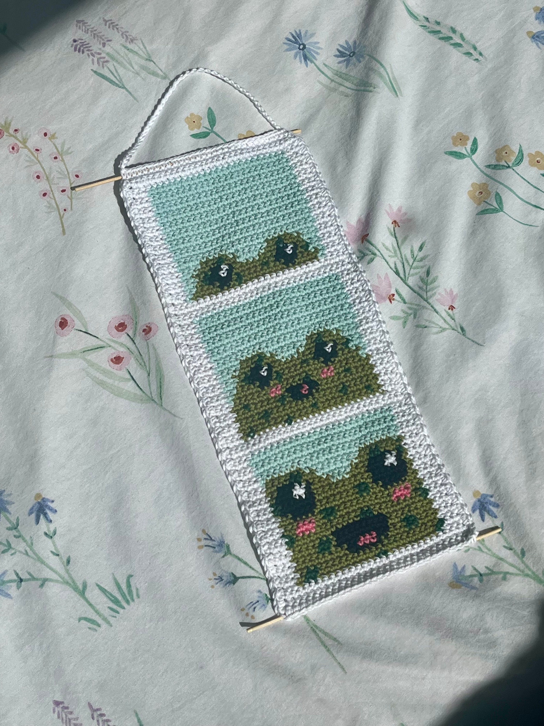 Cute Frog Photo Booth Crochet Tapestry Pattern Easy Wall Hanging ...
