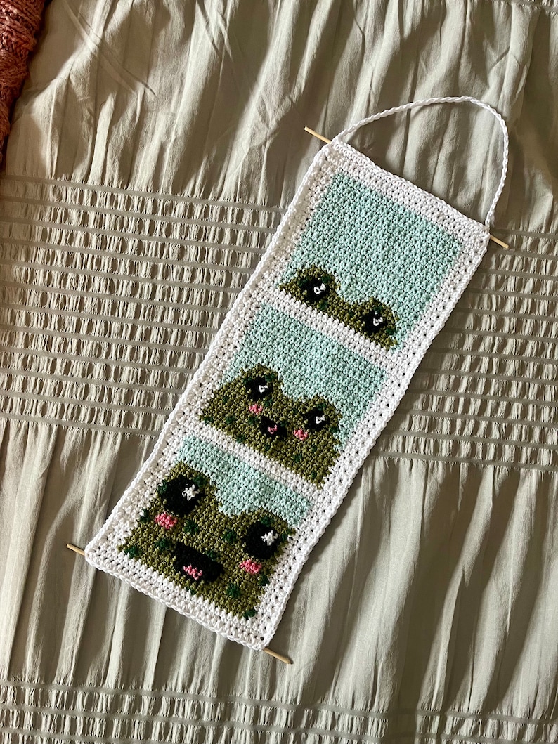 Cute Frog Photo Booth Crochet Tapestry Pattern Easy Wall Hanging ...