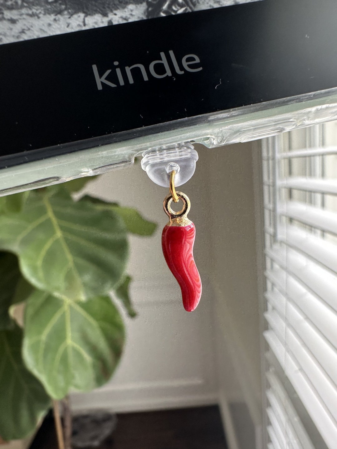 Chili Pepper Kindle Dust Plug: USB-C Charm, Bookish Accessory - Etsy