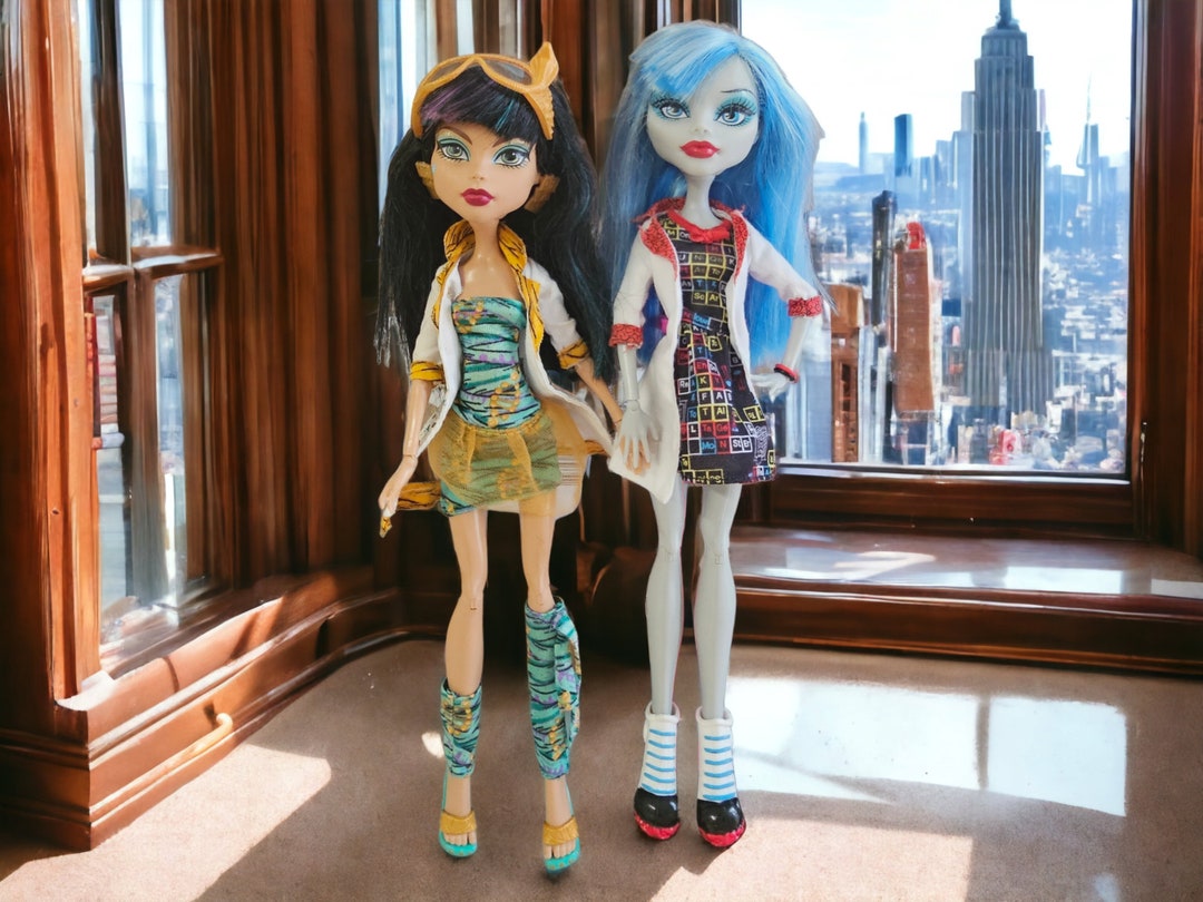 Monster High Classroom Cleo De Nile And Ghoulia Yelps 2 Pack Etsy