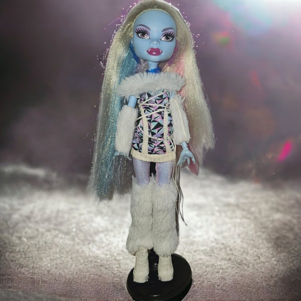 Abbey Bominable - Etsy