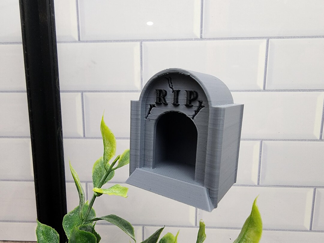 Gravestone Hide, Spooky Jumping Spider Hide, Cemetery Decor, RIP ...