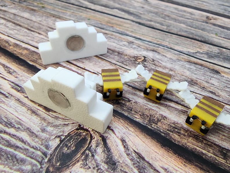Pixelated Bee and Cloud Jumping Spider Bridge, Gamer Spider Rope ...