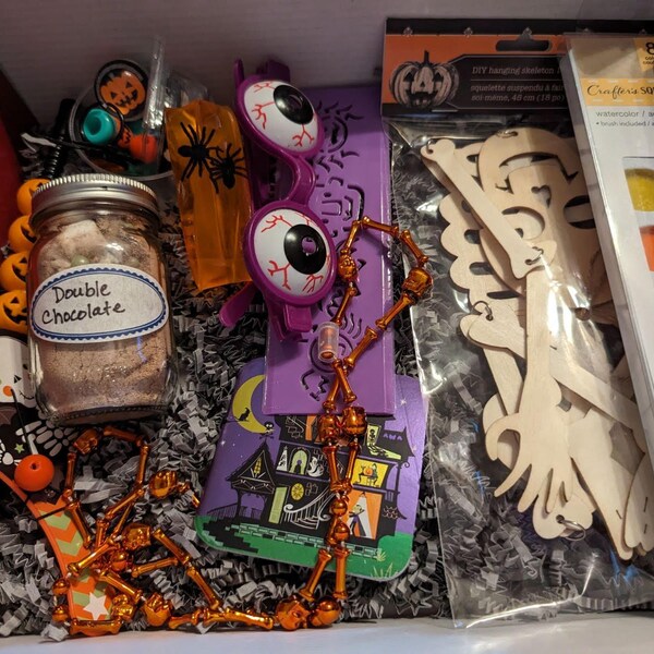 Halloween Gift Box - 60+ Gift Ideas for 2024
