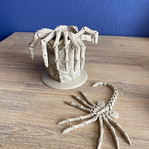 Alien Face Hugger Fidget Toy and Open Egg Sac - Etsy