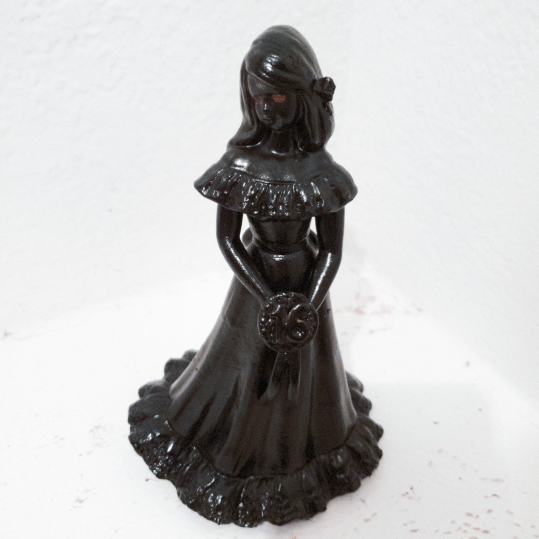 Creepy Decor, Creepy Doll Statue, Weird Art, Weird Stuff, Birthday ...