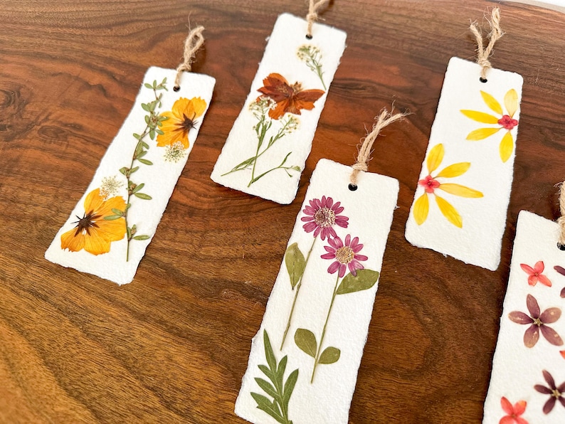 Pressed Flower Bookmark | Handmade Paper, Botanical Art - Etsy