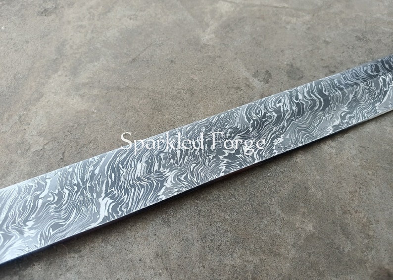 Full Tang Hunting Sword Hand Forged Damascus Steel Battle Ready Sword ...