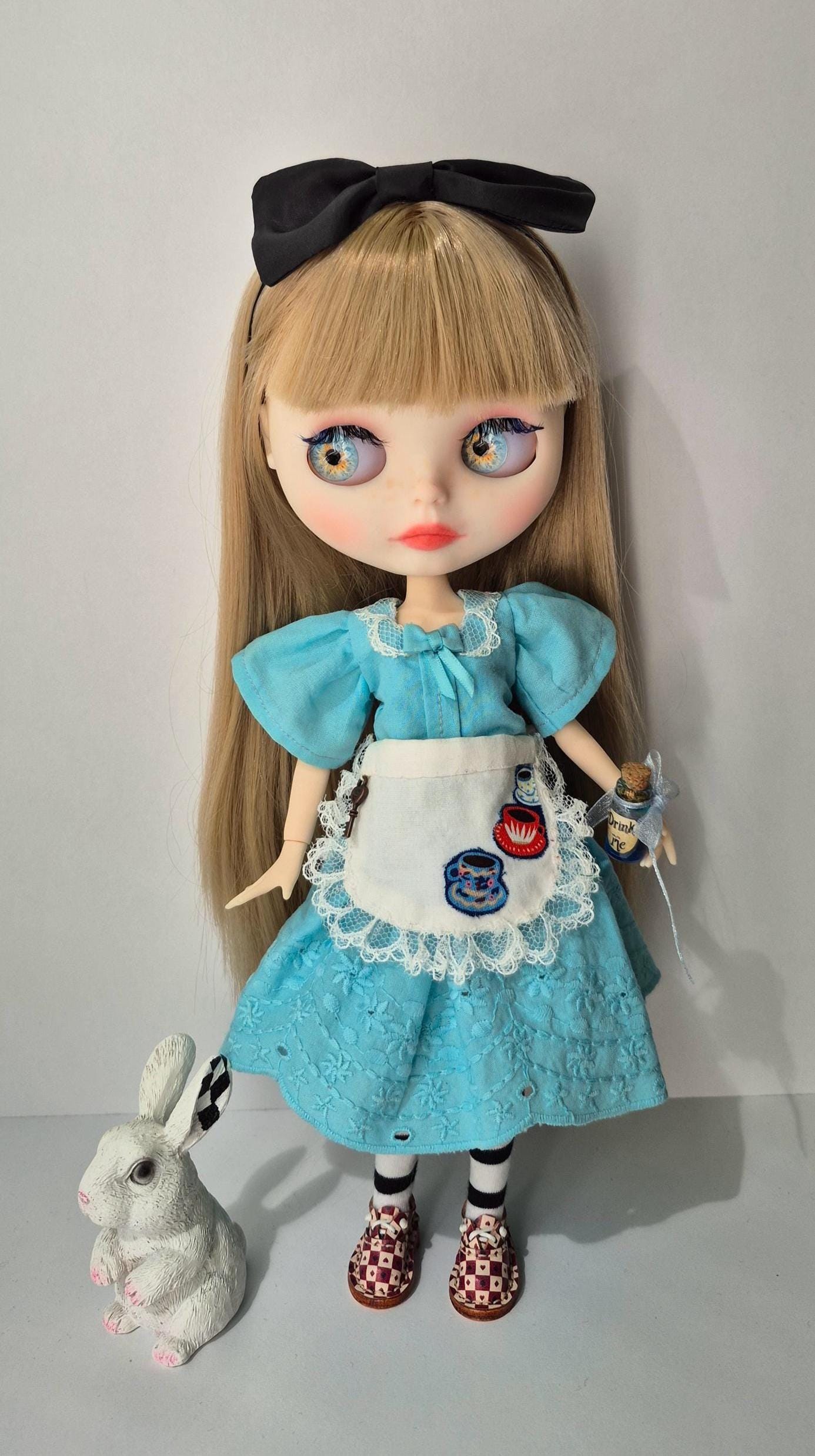 Custom Blythe Doll - Alice in Wonderland Inspired | OOAK | Sieepy Eyes ...