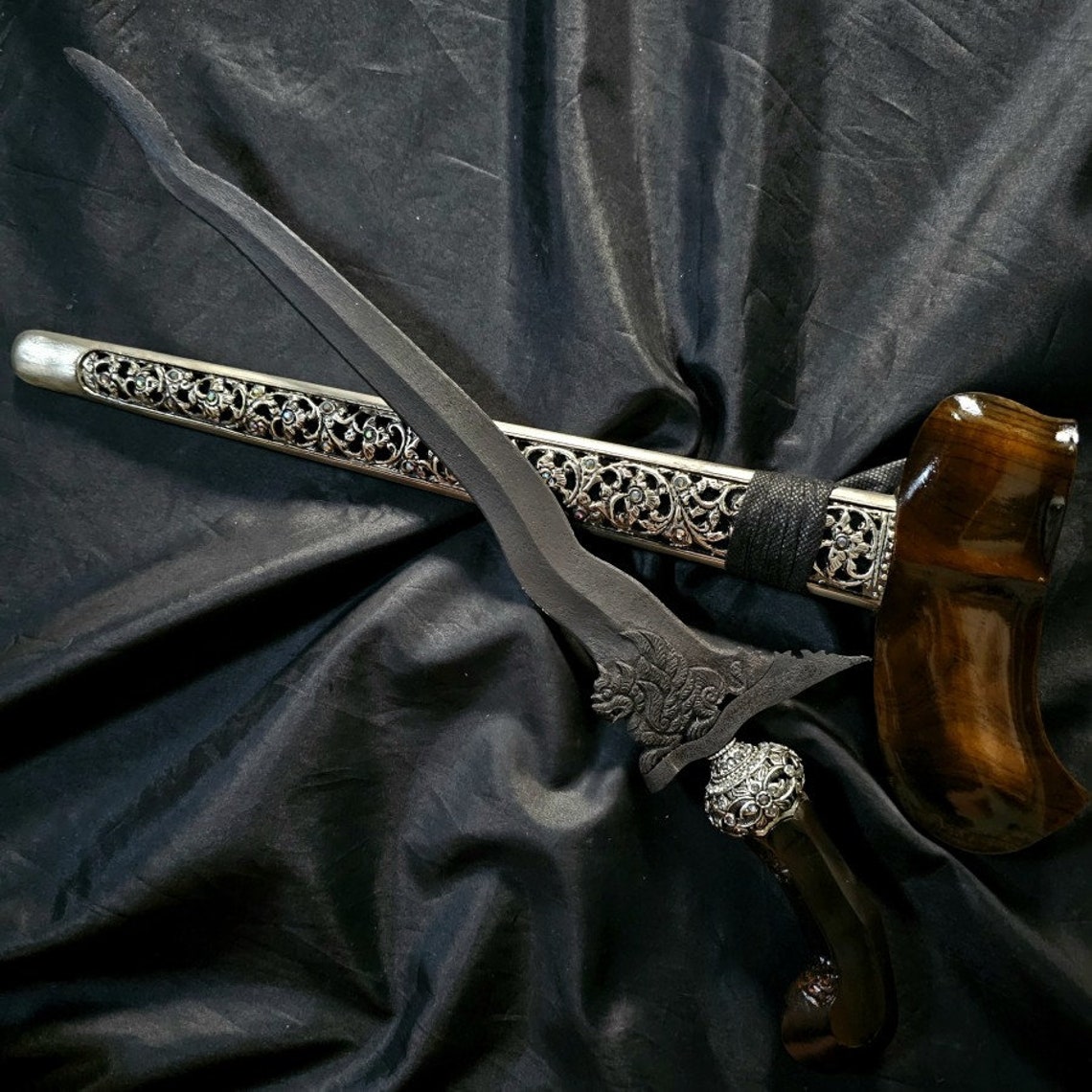 Keris Singo Ambara Campur Bawur Lawasan, Indonesia Kris Culture ...