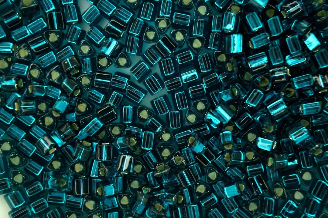 10g TOHO 8/0 Triangle Japanese Seed Beads 3mm 27BD Silver Lined Teal ...
