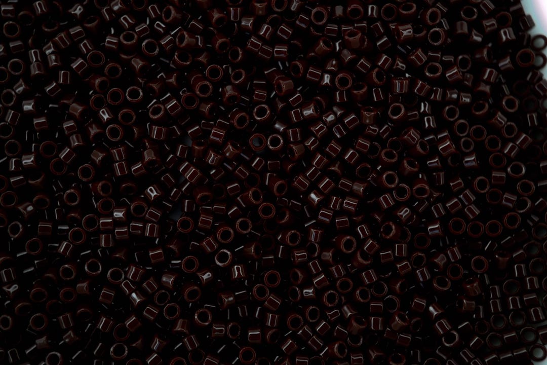 5g TOHO 11/0 Aiko Japanese Seed Beads 2mm 46 Opaque Oxblood High ...