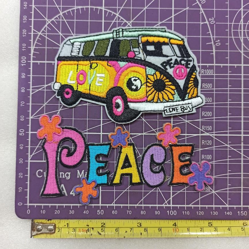 Camper Van VW Combi Bus Campervan Surfing Retro Hippie Hippy Peace ...