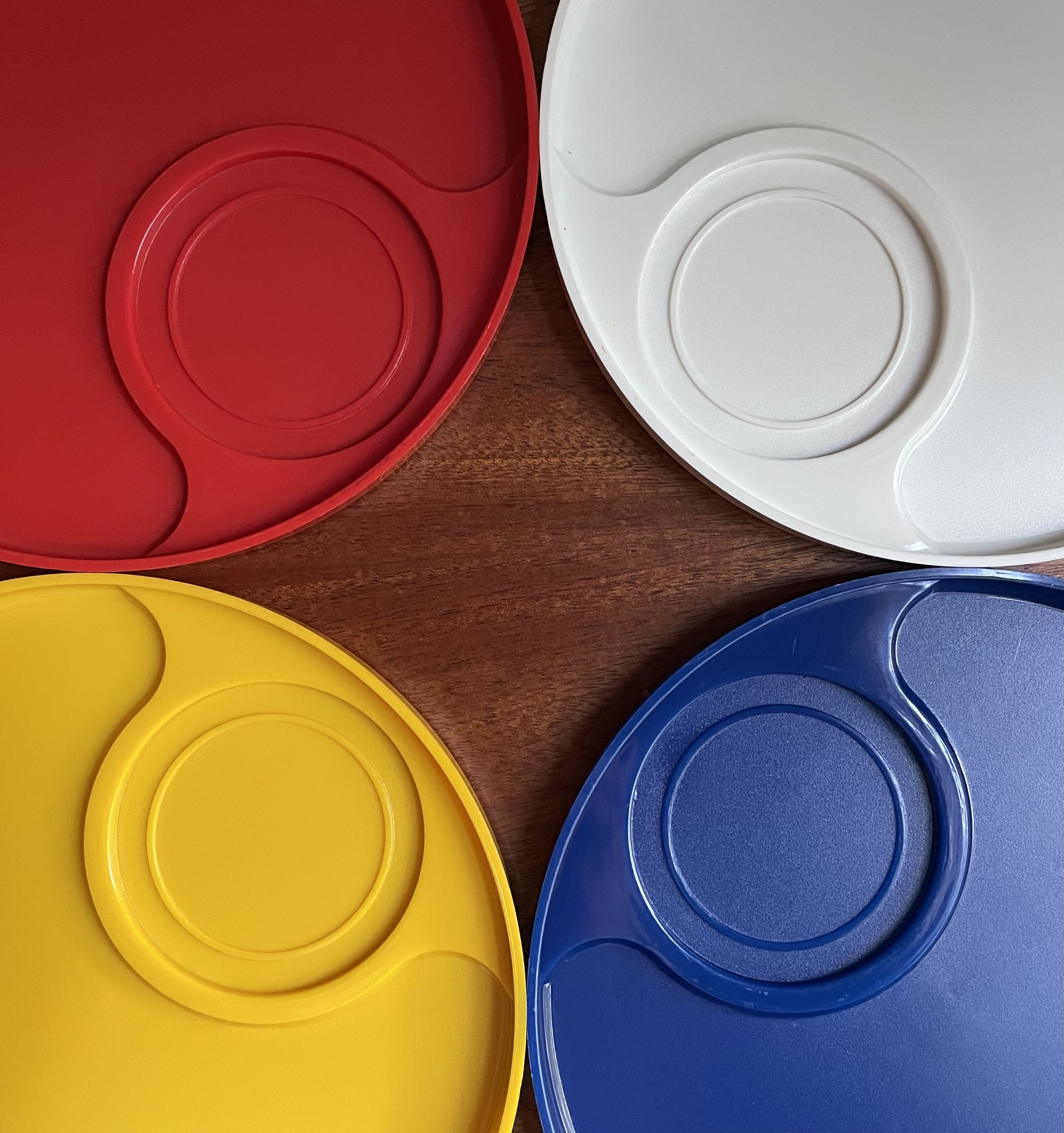 Vintage Ingrid Chicago Set of 4 Primary Colored Plastic Plates - Etsy