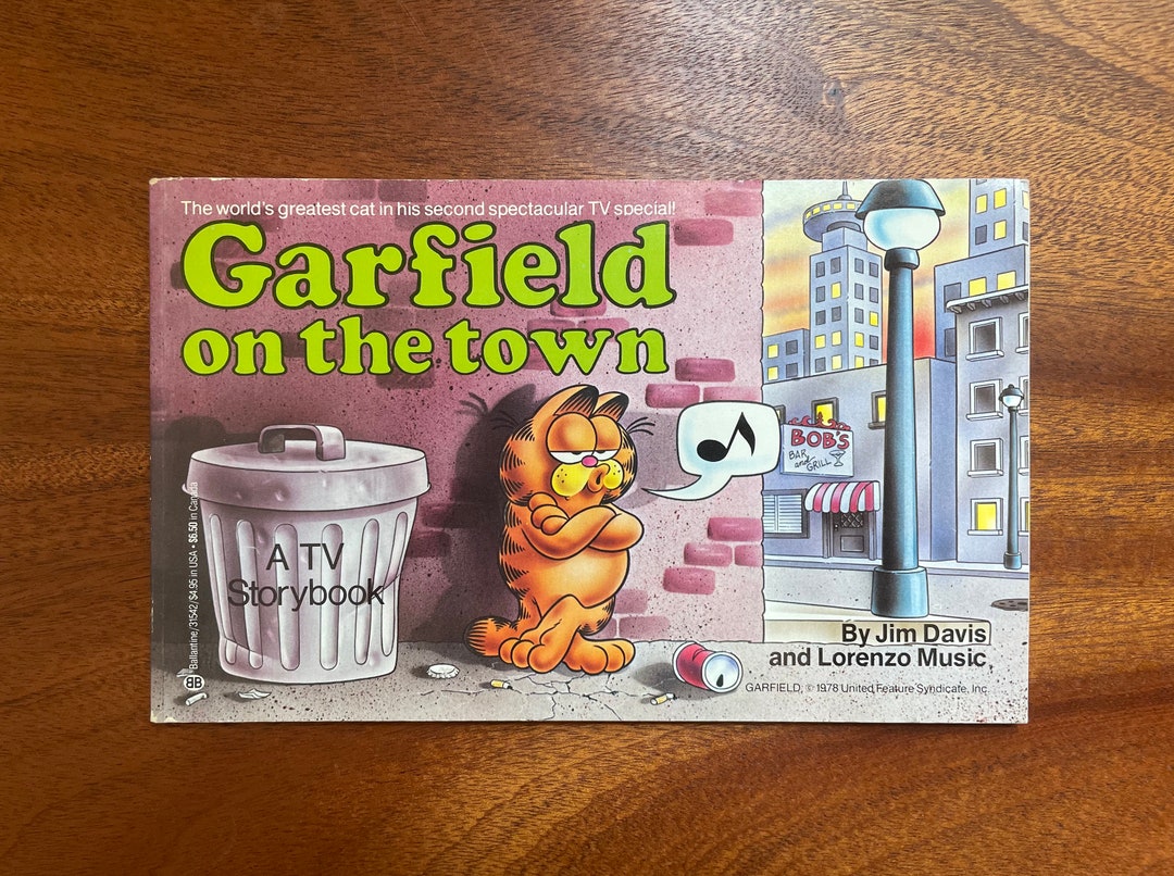 Vintage 1980s Garfield on the Town Soft Cover Book // Jim Davis - Etsy