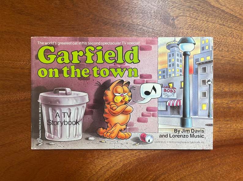 Vintage 1980s Garfield on the Town Soft Cover Book // Jim Davis - Etsy