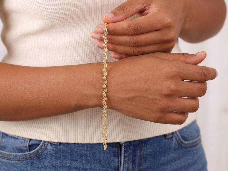 14K Gold Wave Bracelet, Minimalist Curved Link, Everyday Elegant ...
