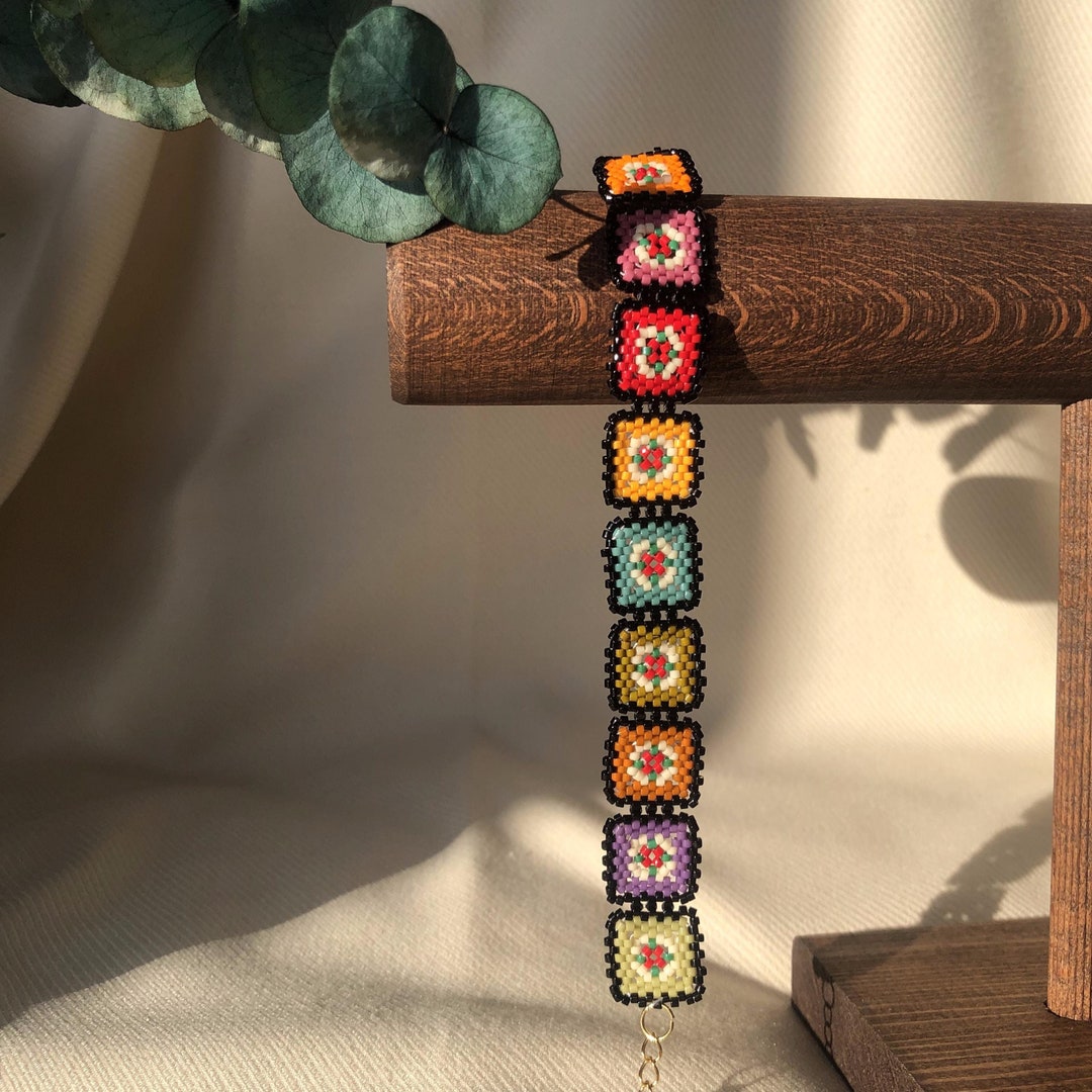 Handmade Beaded Bracelet: Vintage Floral Design, Retro Accessory - Etsy
