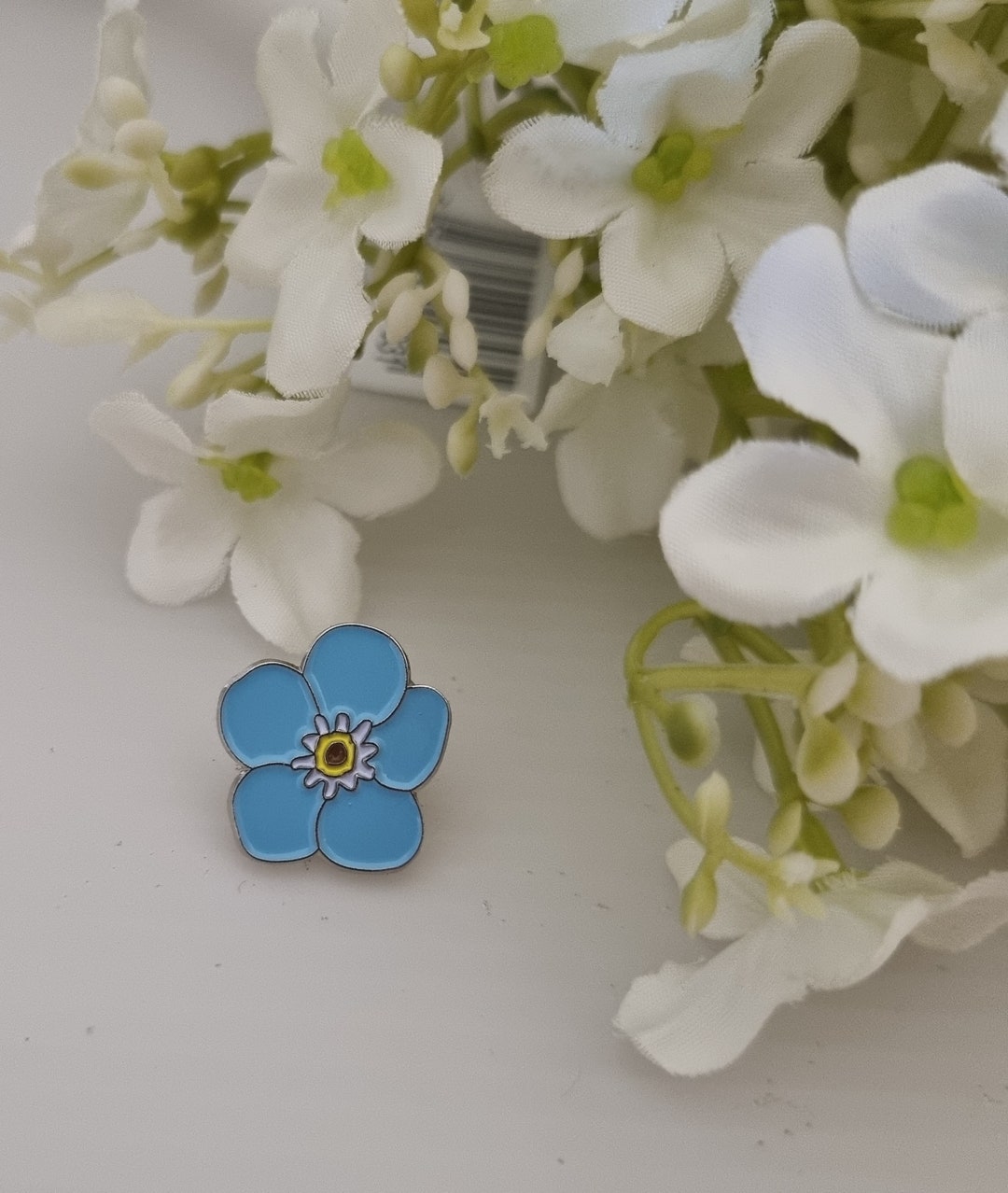 In Memory Forget Me Not Lapel Pin Badge. Nickel Plated and Enamel ...