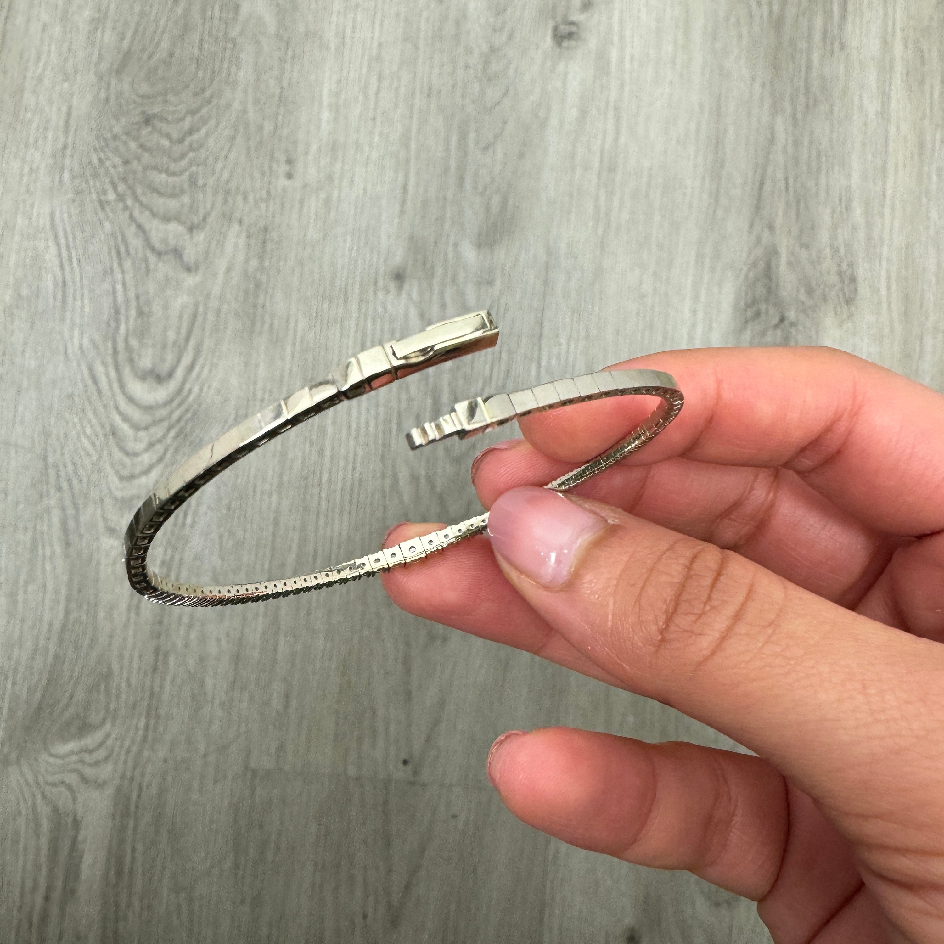 1.15 Carat Diamond Flex Bangle. Graduated Lab Grown Flexible Bangle ...