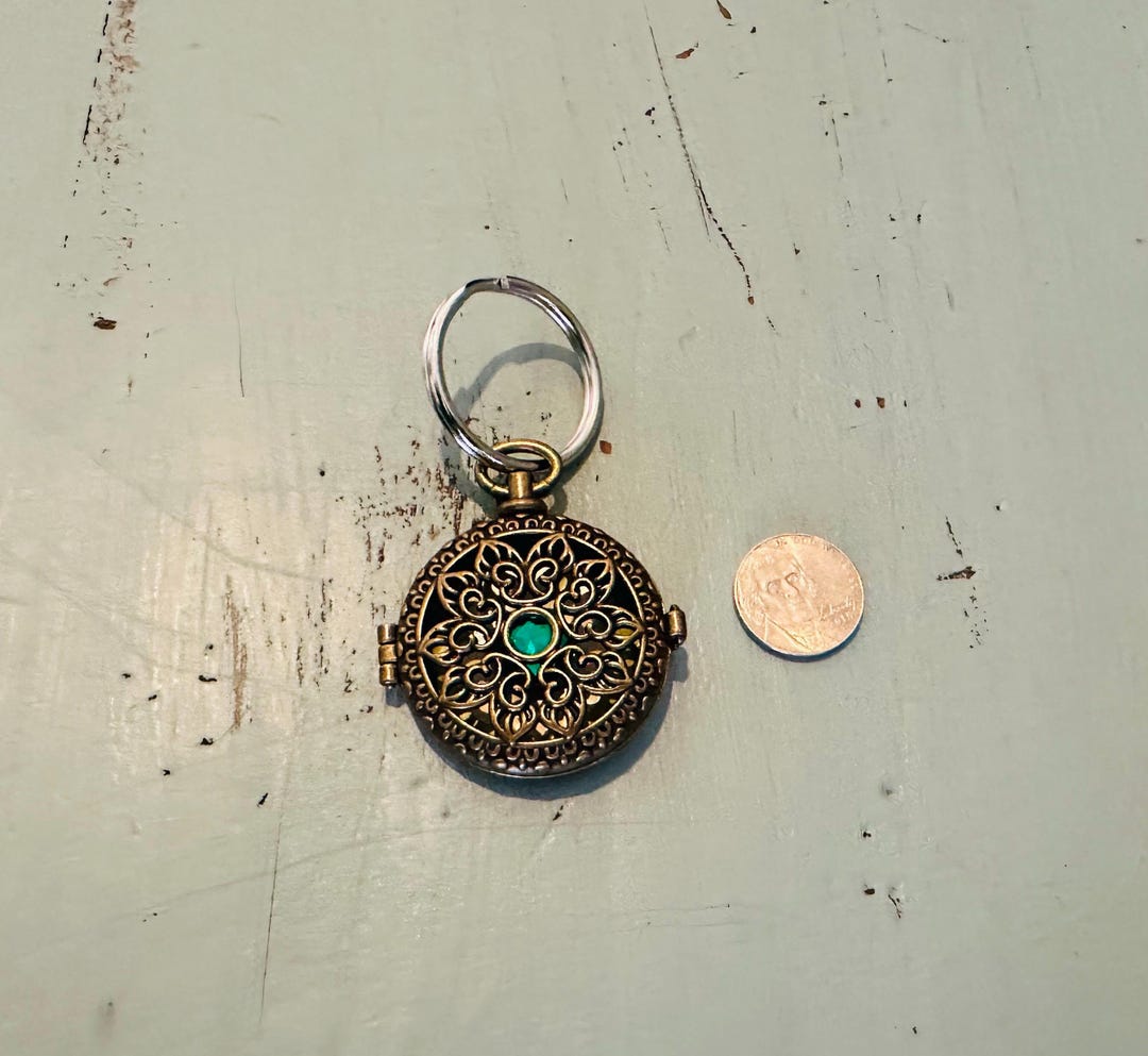 Vintage Victorian-style Brass Locket Keychain With Faux Emerald Inside ...
