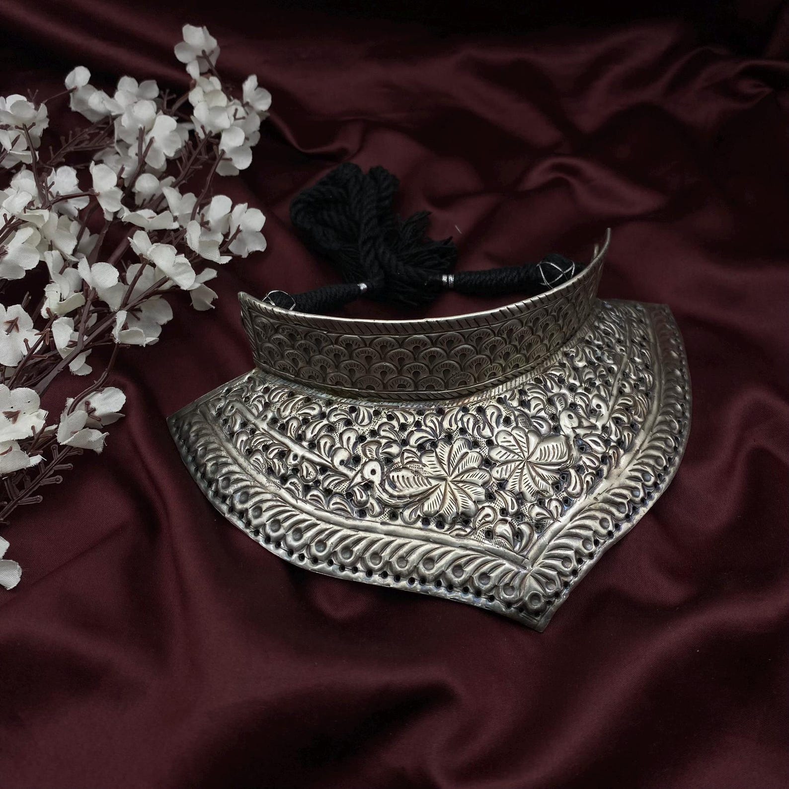 Quirky Fashions Antique Silver Floral Choker Necklace – Vintage ...