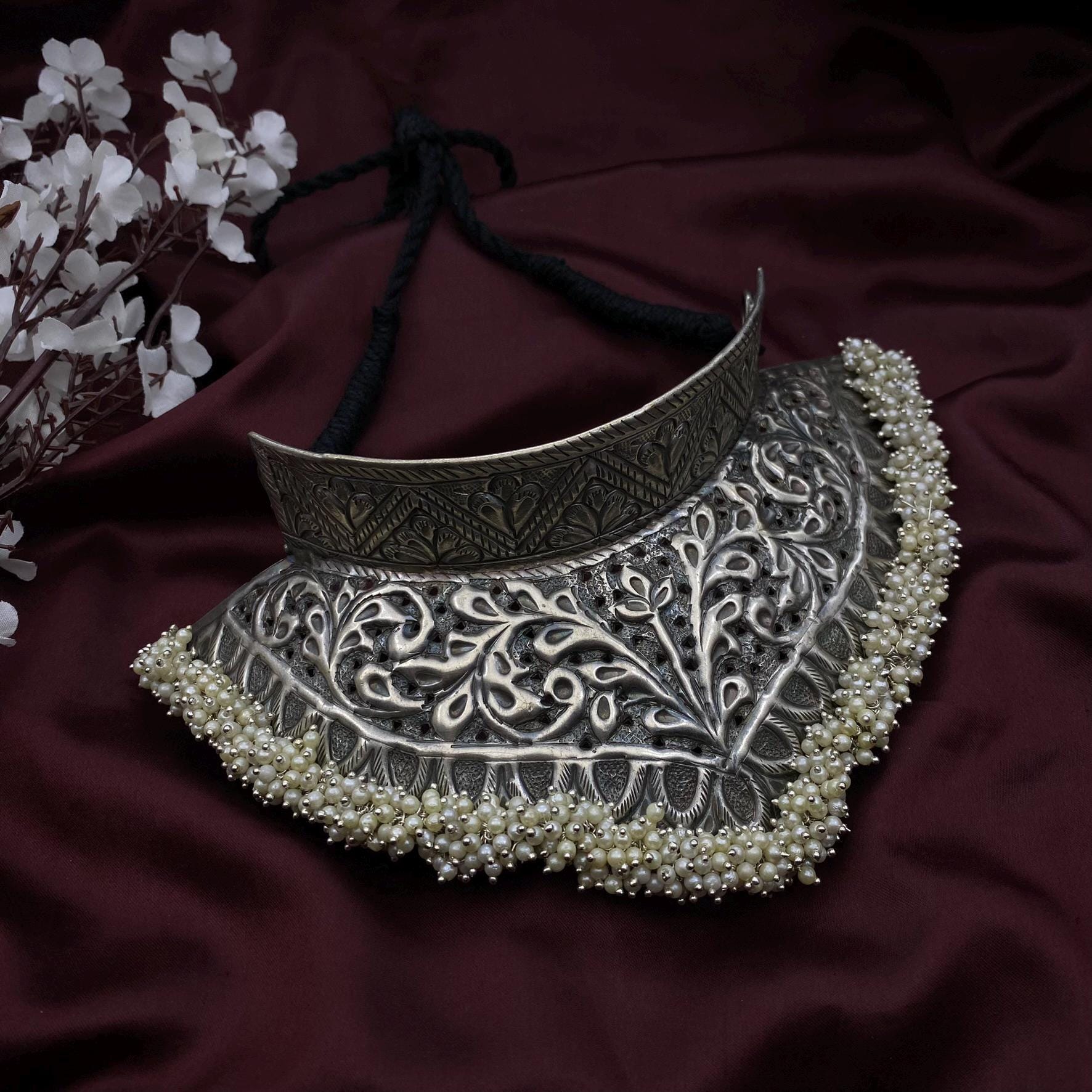 Quirky Fashions Antique Silver Floral Choker Necklace – Vintage ...