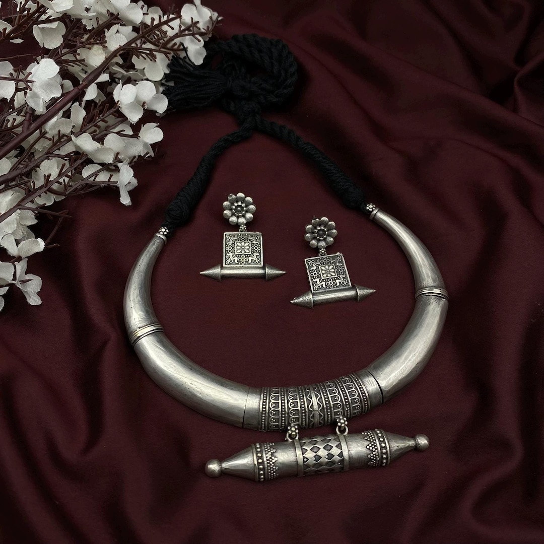 Taabiz Hasuli Necklace Tie up Choker Silver Set Beautiful and Intricate ...