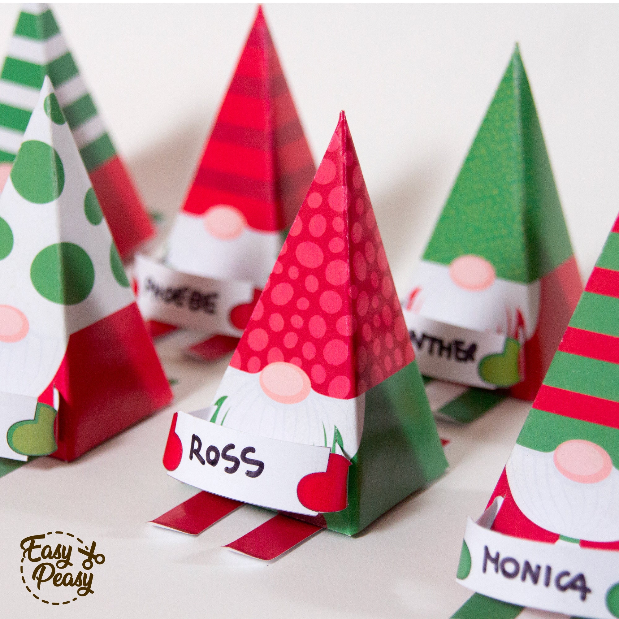 DIY Christmas Printable Gnome Table Place Cards - Festive Seating Cards ...