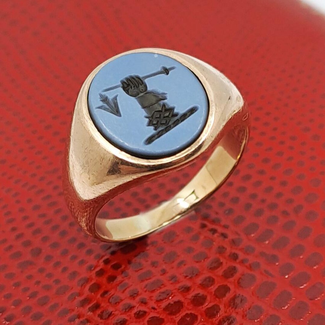 Vintage 9ct Gold Signet Ring With a Family Crest Carved Sardonyx ...