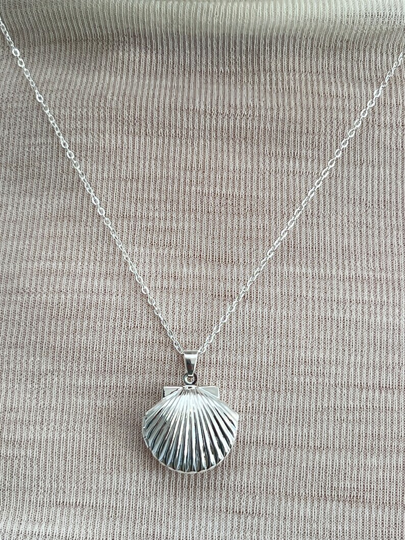 Mermaid Shell Locket Necklace Gift for Women, Ariel Photo Pendant H20 ...