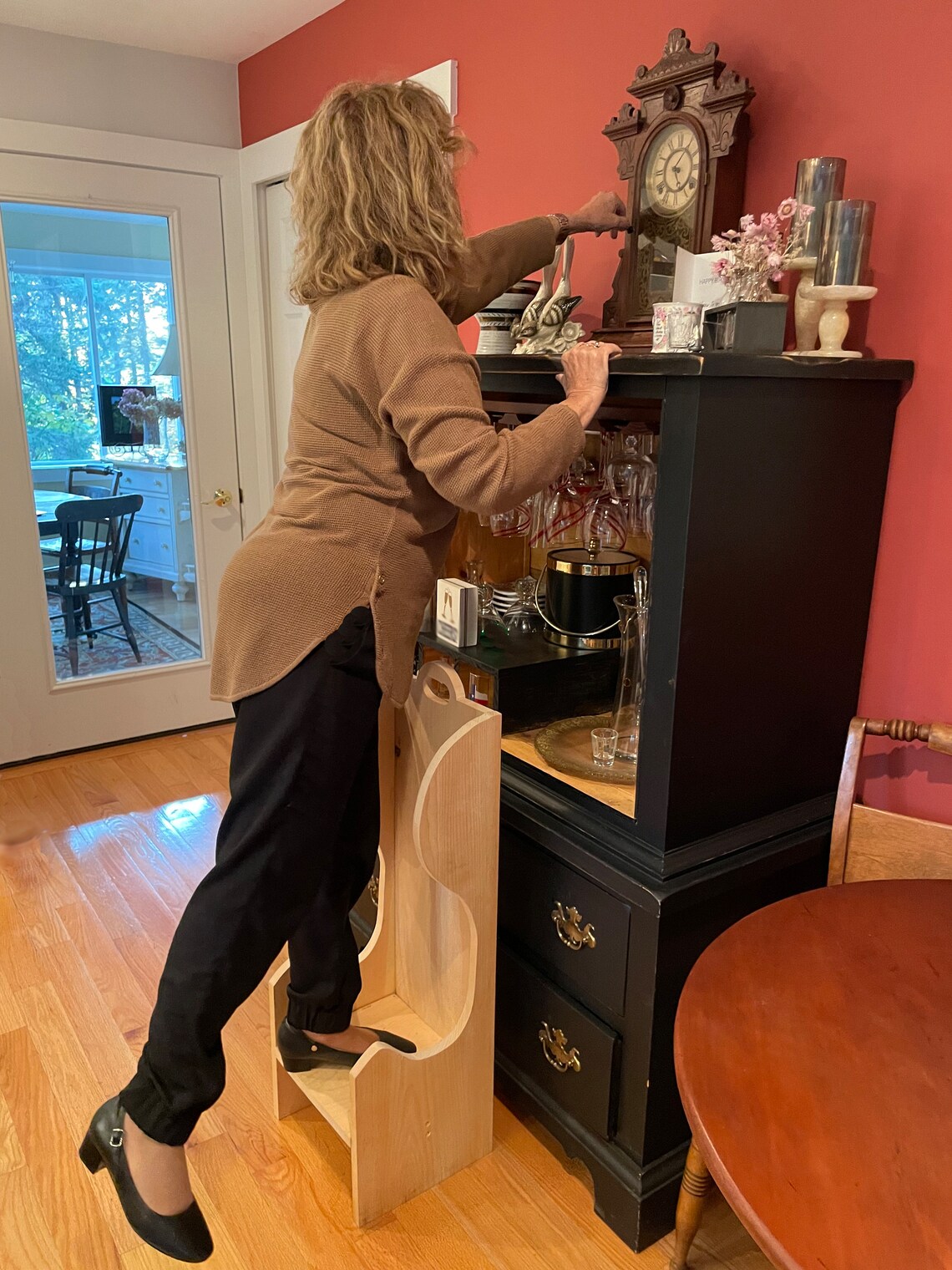 Colonial pouting Chair - Etsy