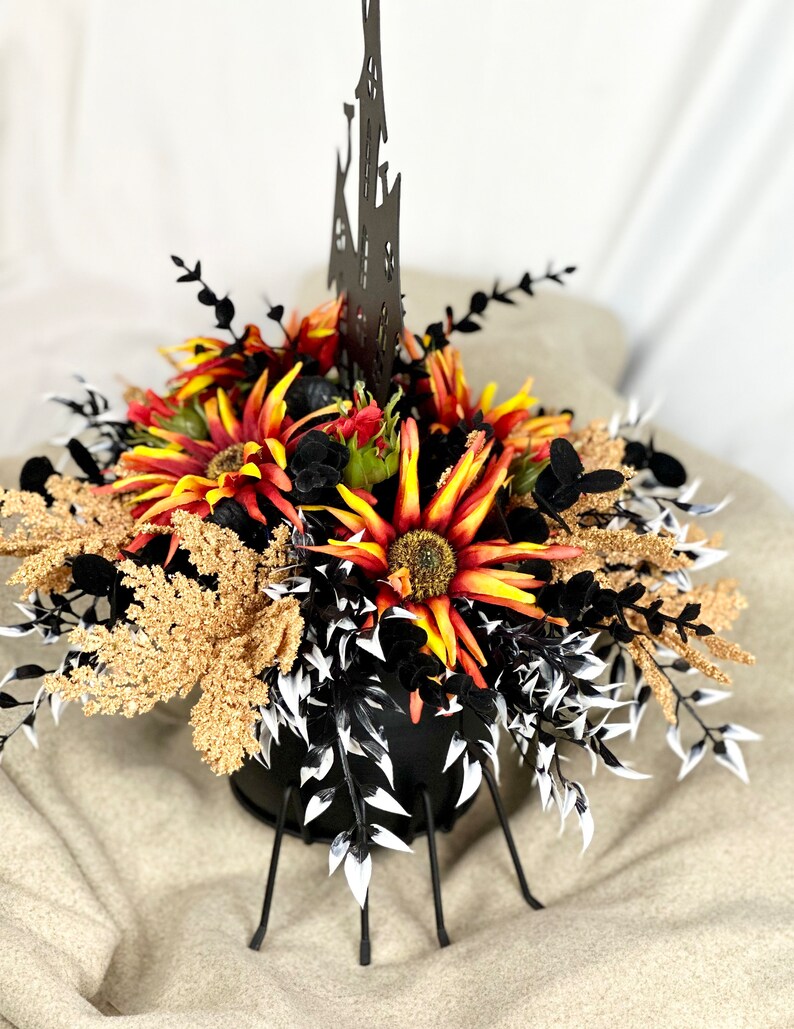 Haunted House Floral Centerpiece: Spooky Halloween Spider Cauldron ...