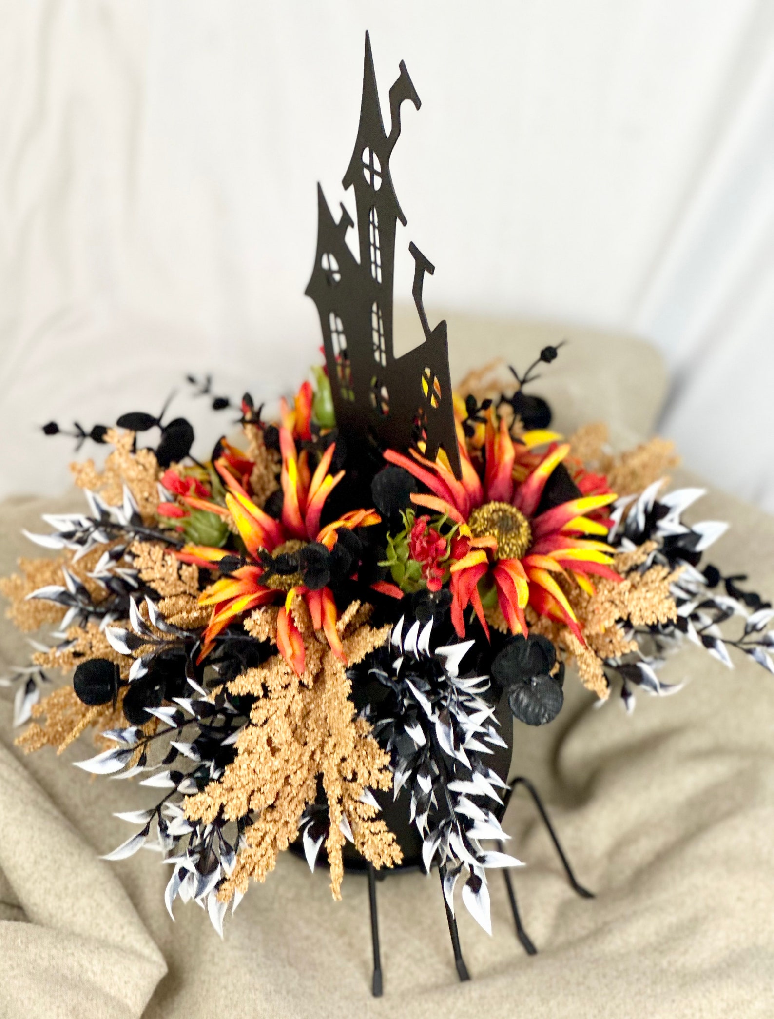Haunted House Spider Floral Centerpiece, a Spine-chilling Spooky Decor ...