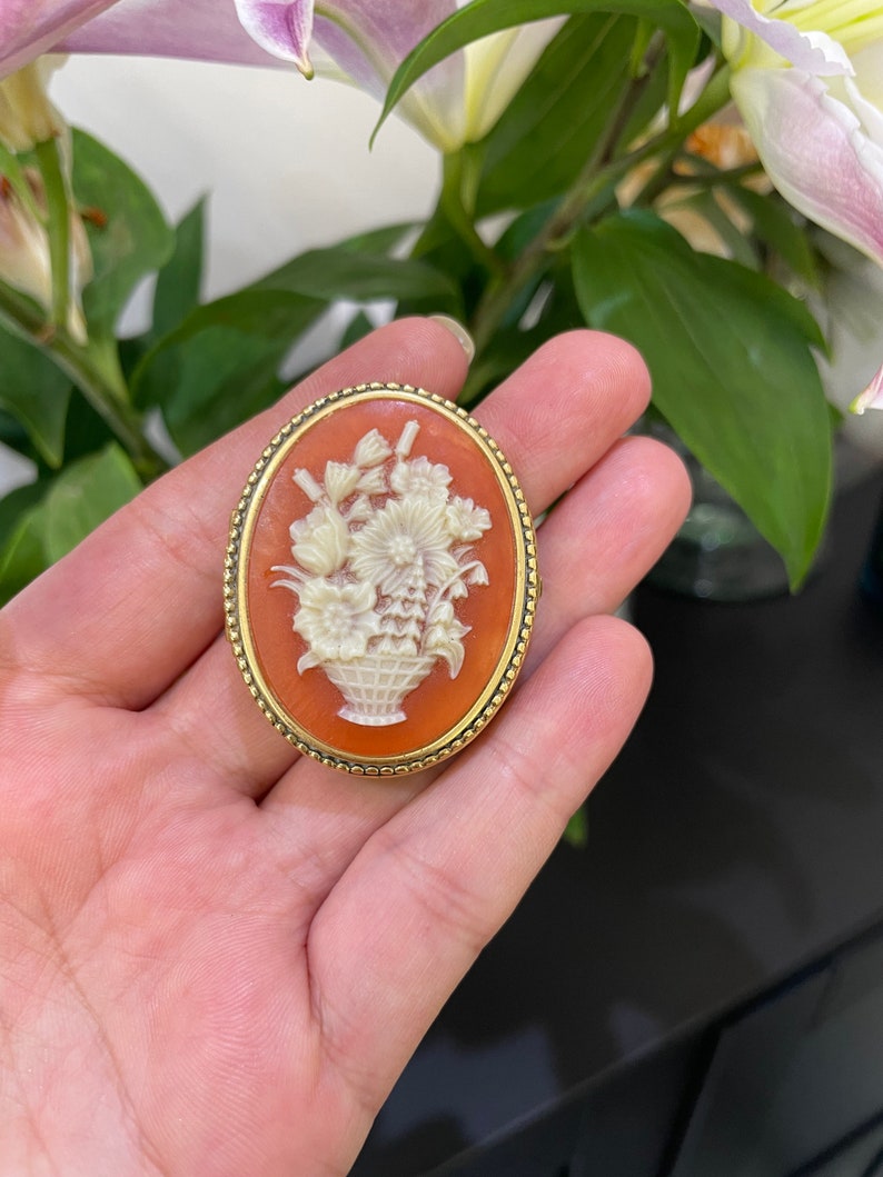 Vintage Estee Lauder Cameo Gold Tone cameo Youth Dew Compact Solid ...