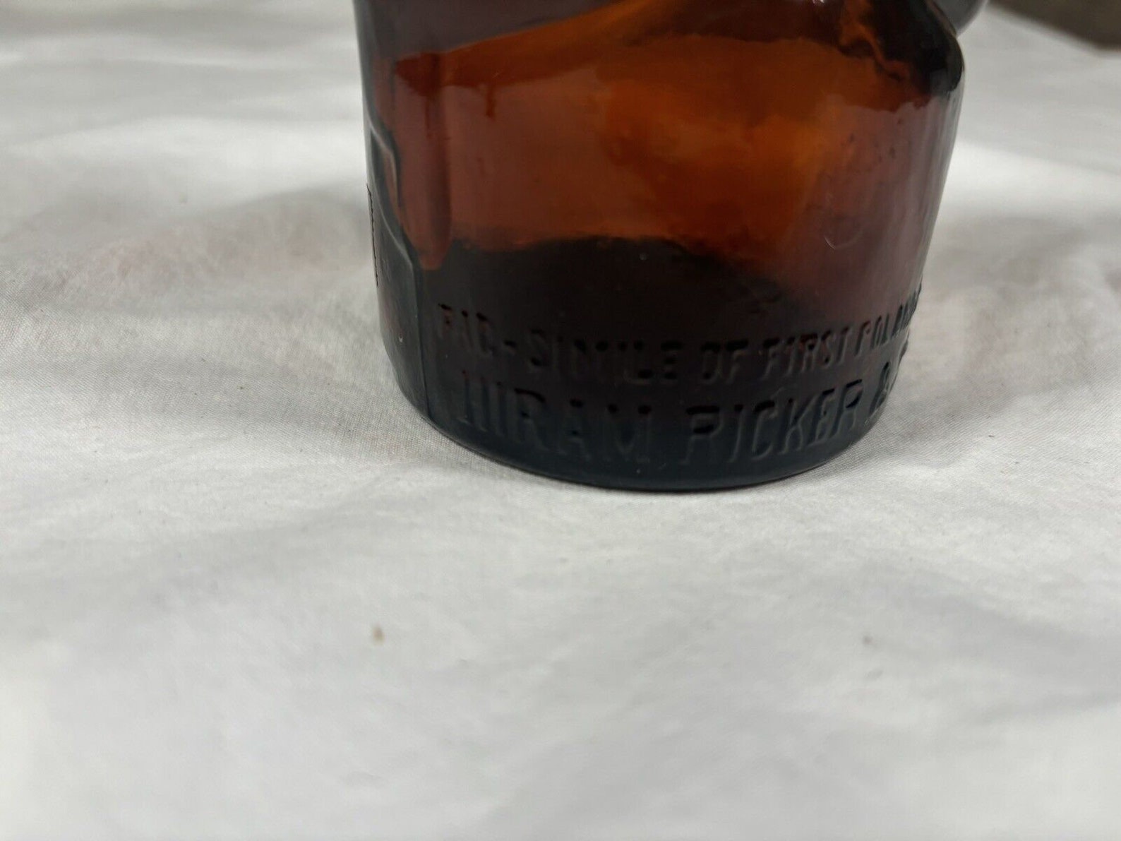 Vintage Hiram Ricker & Sons Figural Bottle Decanter Fac-simile Amber 8. ...