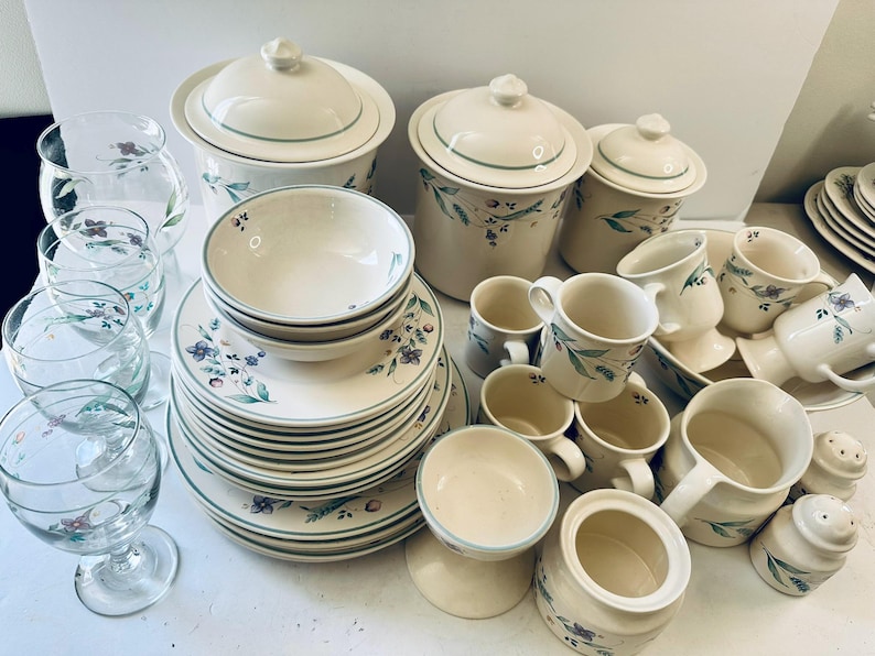Pfaltzgraff APRIL Stoneware Salad/dinner Plates/trays/canisters/etc ...