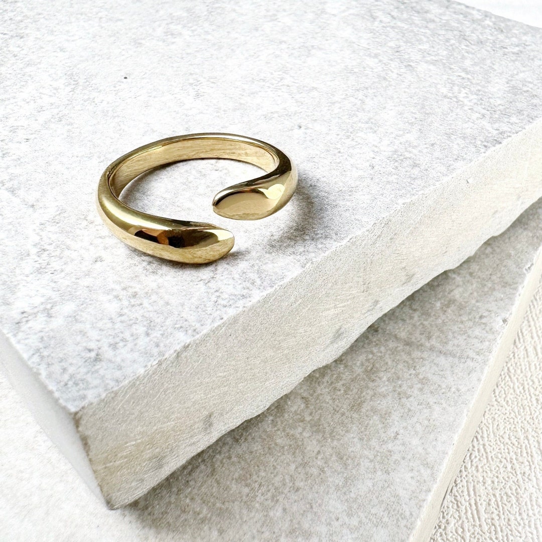 Riley Ring Flow of Time Curvy Circular Ring - Etsy