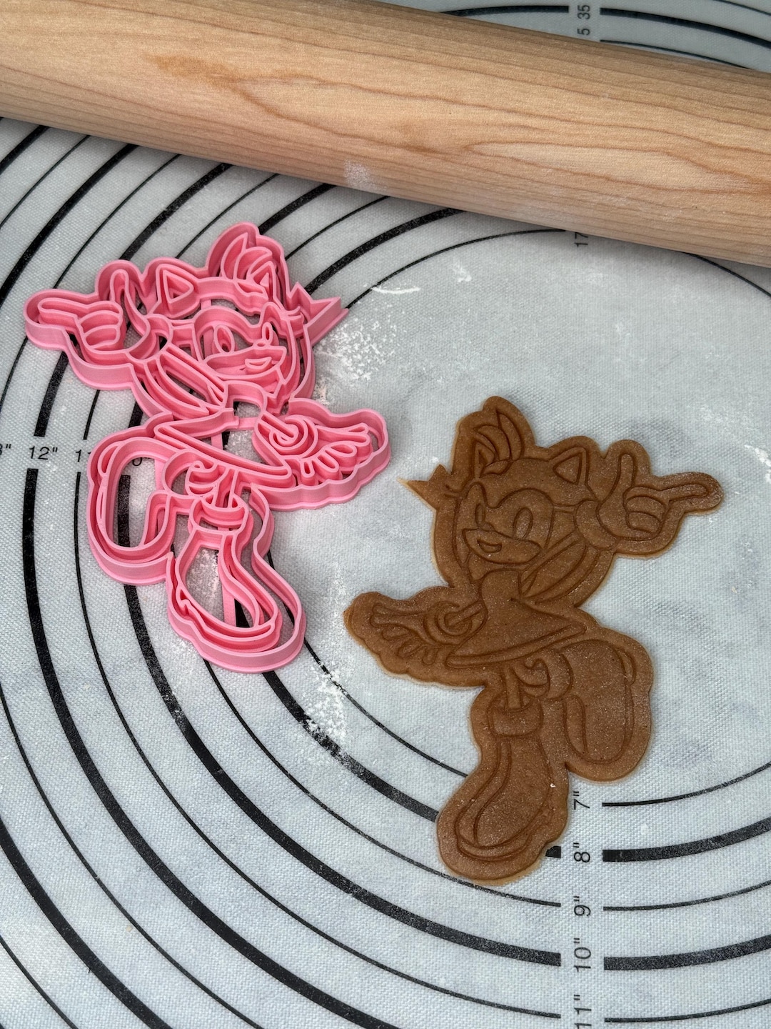 Amy Rose the Hedgehog Cookie Cutter and Mold Produced by 3D Kitchen Art ...