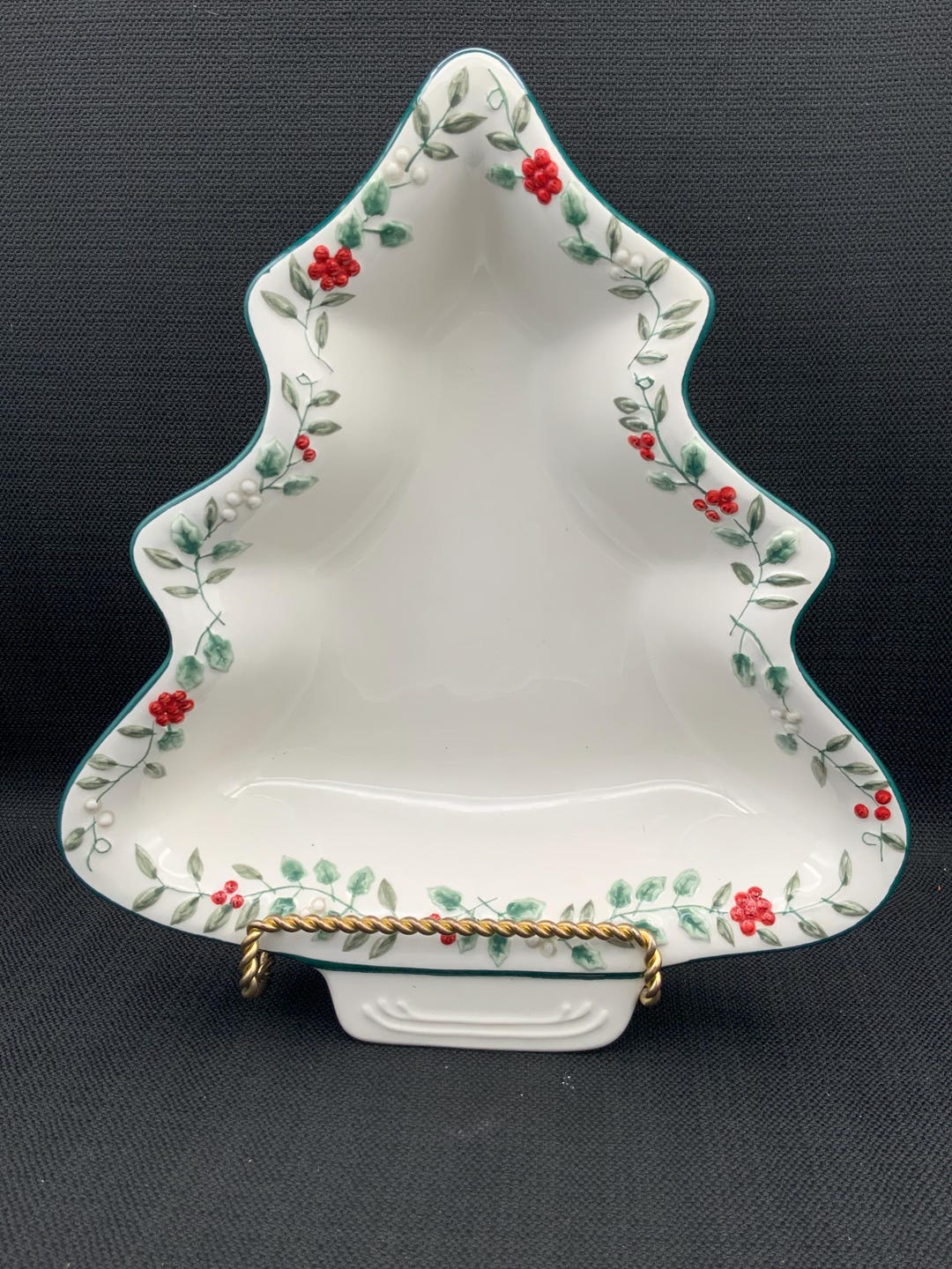 Pfaltzgraff Winterberry Tree Shaped Baking Dish, Holiday Bakeware ...