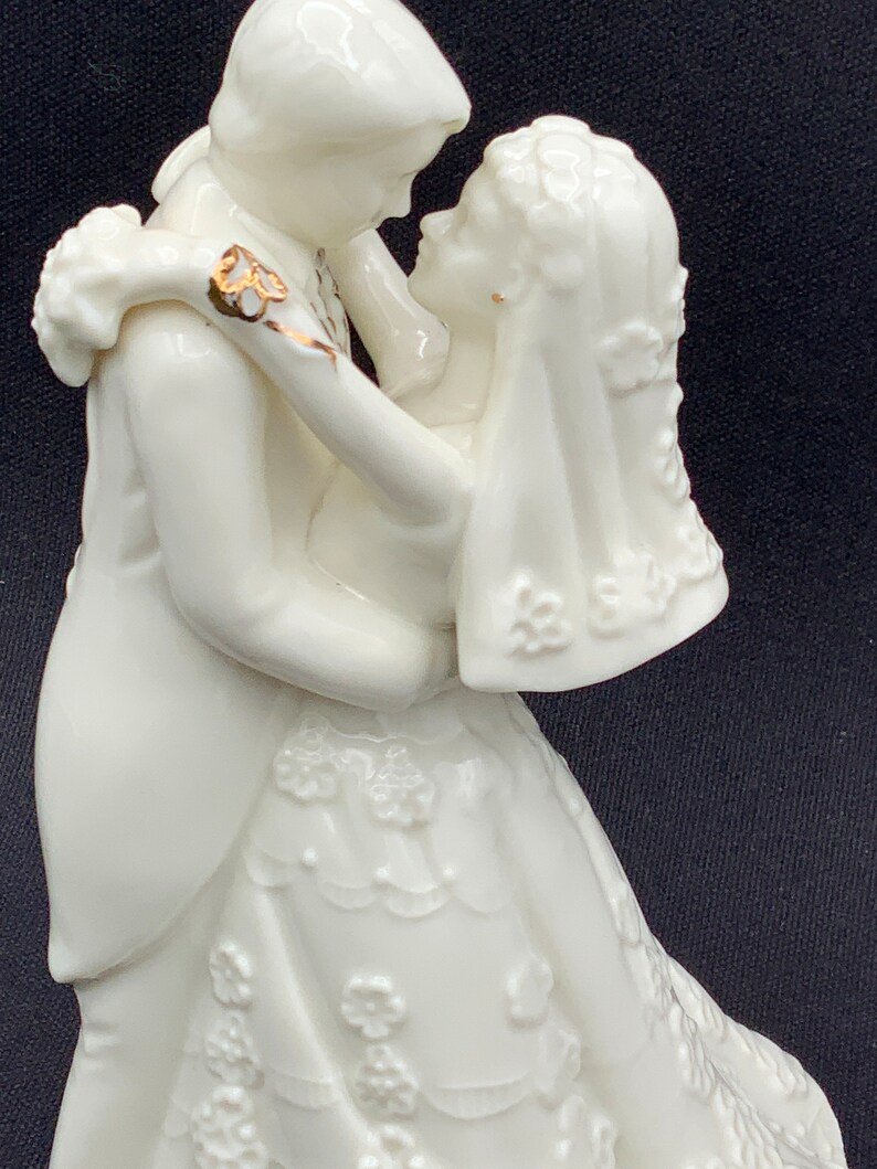 La Vie Bride and Groom Figurine, Wedding Statue, Wedding Cake Topper ...
