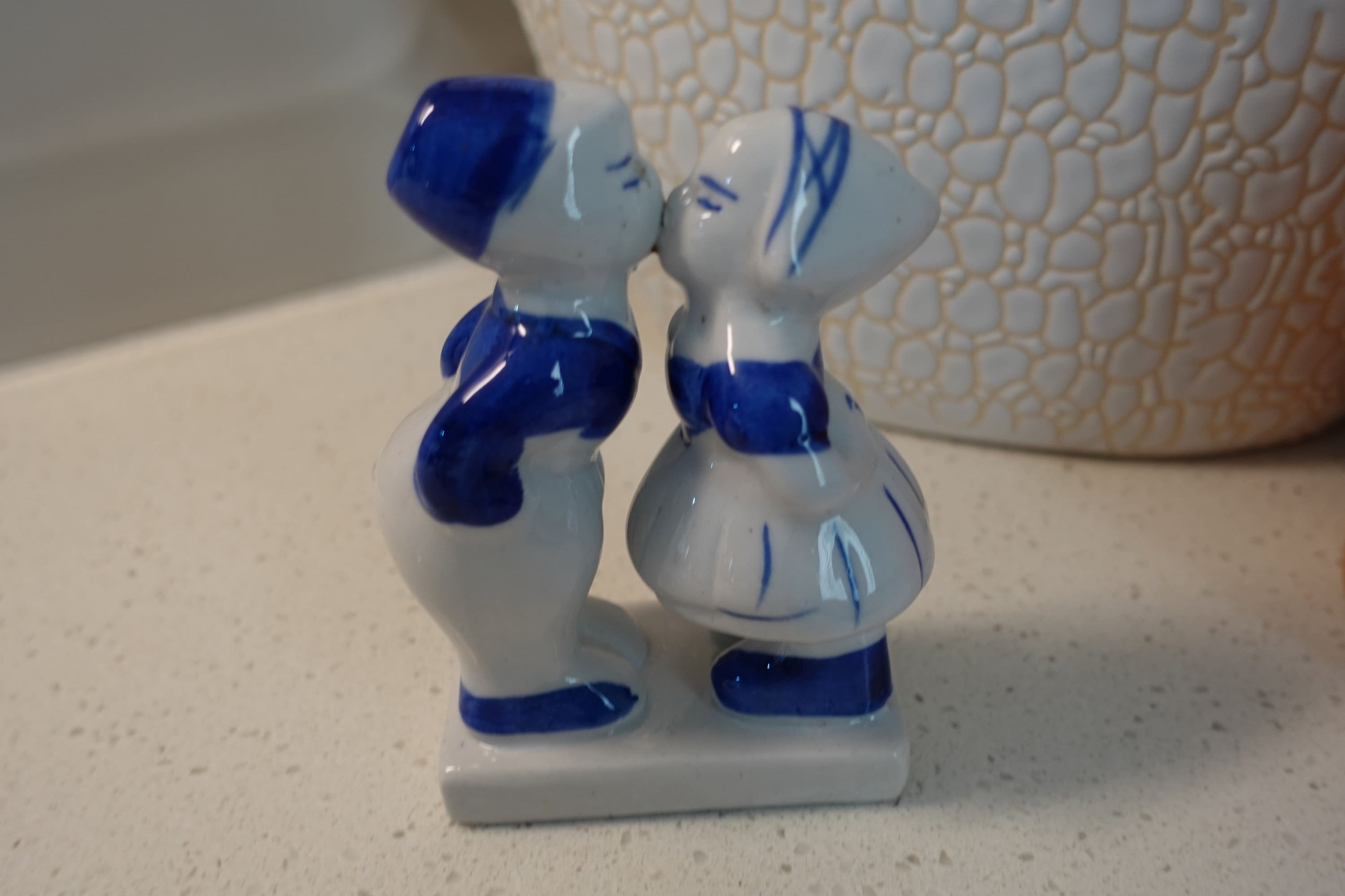 Delft Blue and White Holland Dutch Boy and Girl Kissing Vintage Ceramic ...