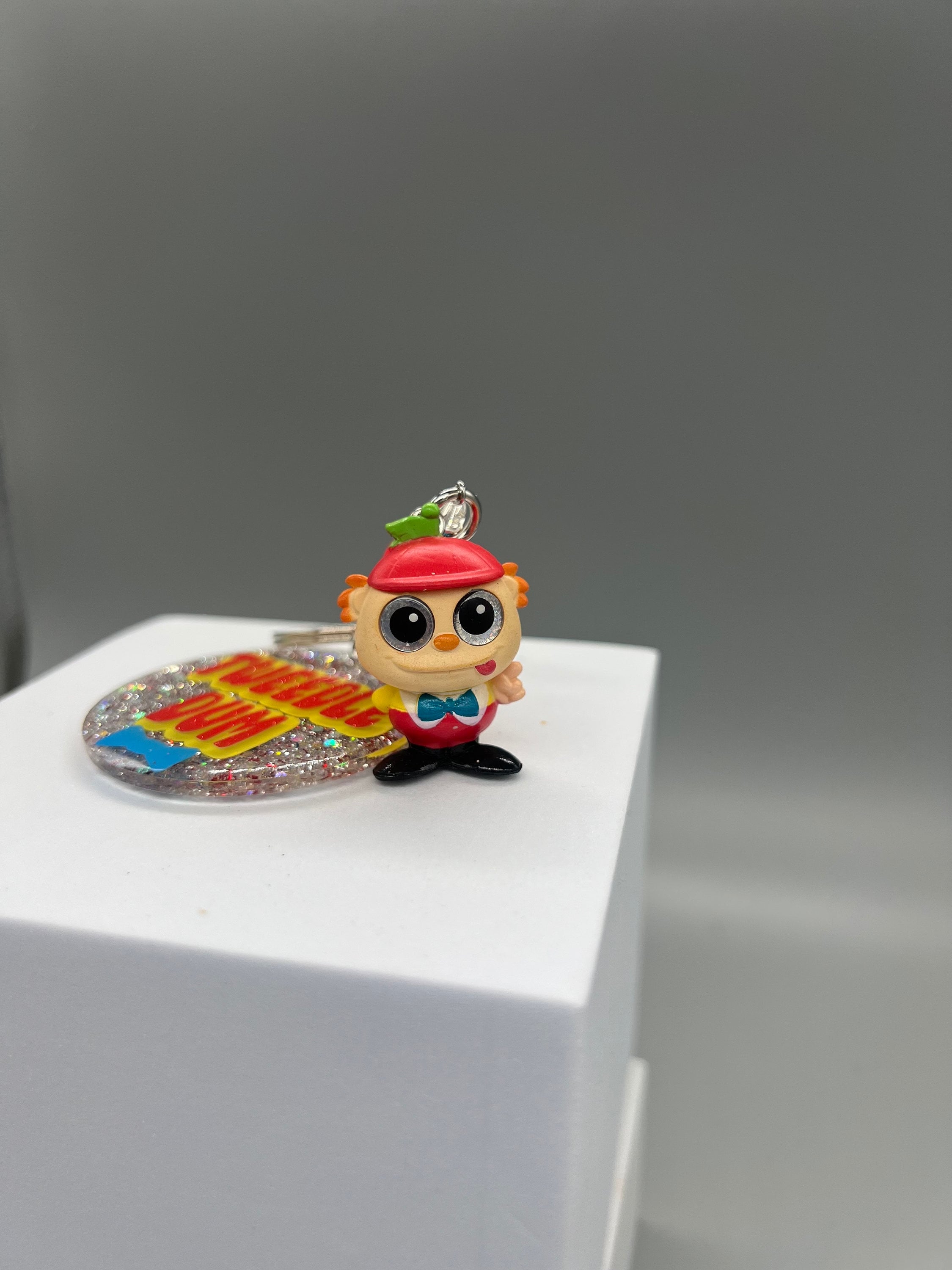 Tweedle Dum From Alice in Wonderland Glitter Keychain Doorables/teeedle ...