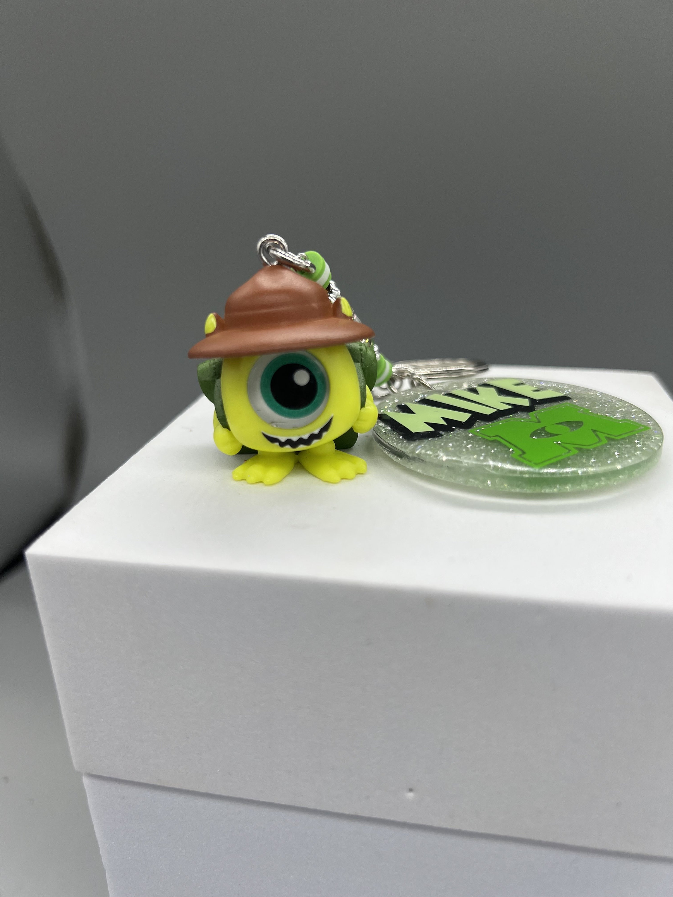 Mike Wazowski Glow in the Dark Monsters Inc Glitter Keychain - Etsy
