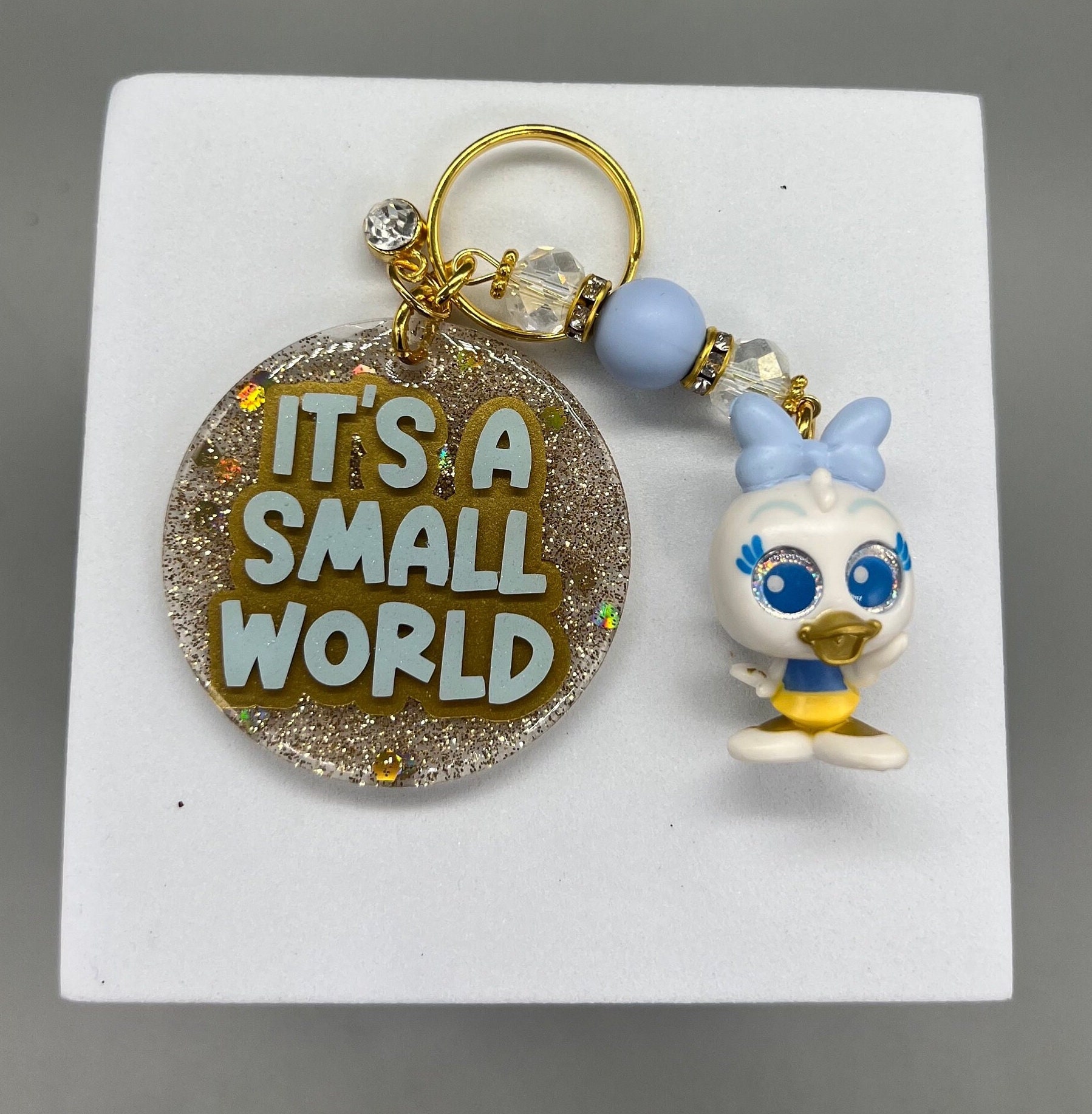 Daisy Duck Special Edition Its a Small World Glitter Keychain Doorables ...