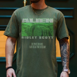 Retro Alien Movie Shirt, Vintage Horror Movie Facehugger Bootleg ...