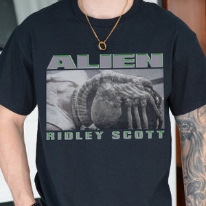 Retro Alien Movie Shirt, Vintage Horror Movie Facehugger Bootleg ...