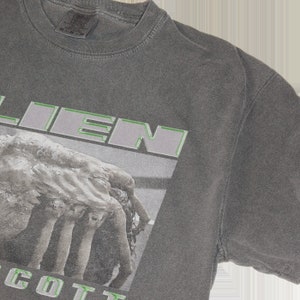 Retro Alien Movie Shirt, Vintage Horror Movie Facehugger Bootleg ...