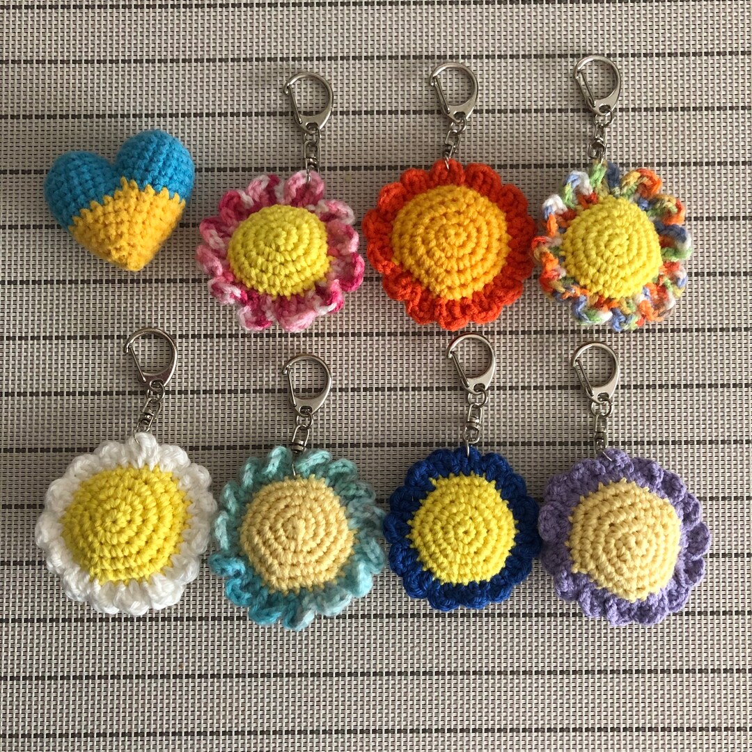 Crocheted Daisy Flower Keyring, Handmade Daisy Keychain, Cute Daisy ...